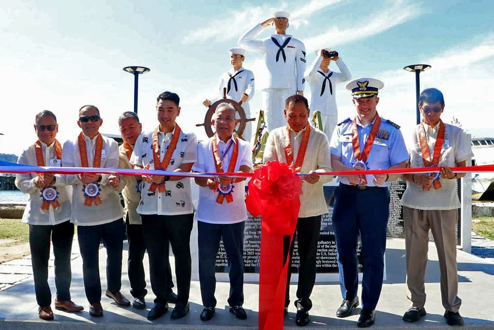 Filipino Shipmates monument inaugurated in Subic Bay Freeport - Street ...
